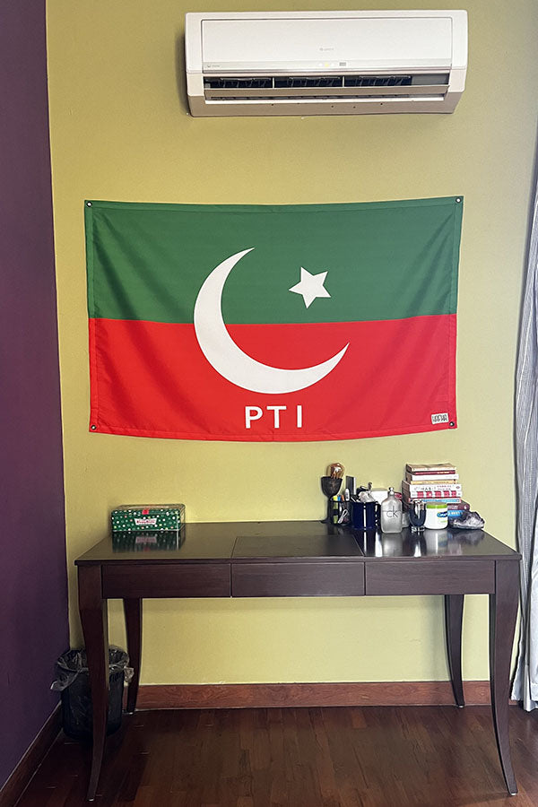 PTI Flag Tapestry – kafka